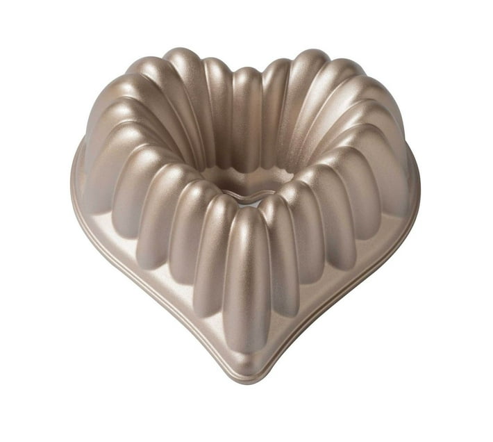 Someone’s in a Makro Decora Cake Pan Beatrice Mood