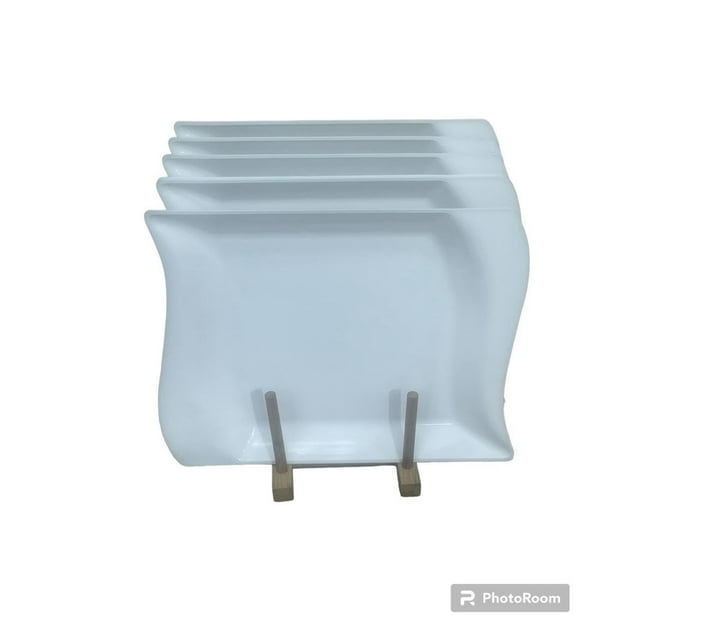 Someone’s in a Makro 6 Piece Plastics Plates square Mood