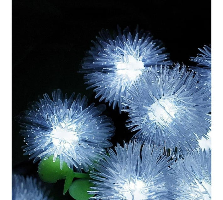 Someone’s in a Makro 50 LED Solar Dandelion Lights - White Mood