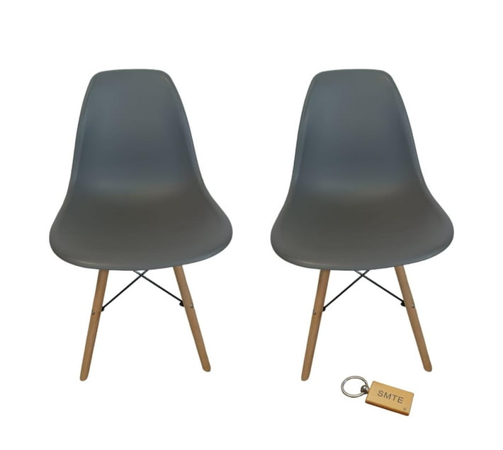 Someone’s in a Makro Smte-plastic chair with wooden Leg set of 2+ SMTE ...