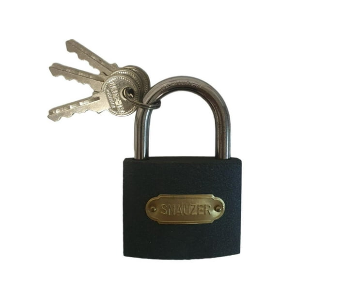 Someone’s in a Makro Security Lock Iron Shackle 60mm with 3 keys Mood