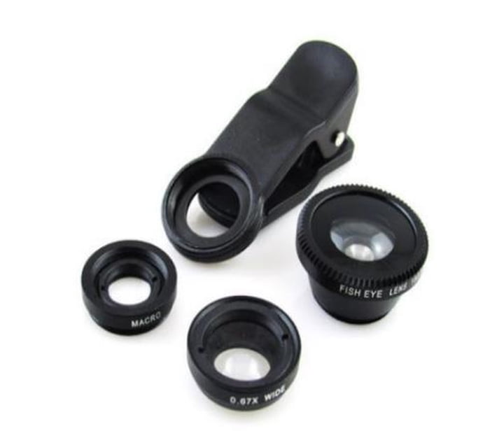 Someone’s in a Makro Universal Clip Lens Mood