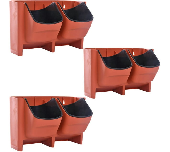 Someone’s in a Makro Garden Stackable Automatic Watering Pot Plant Set ...