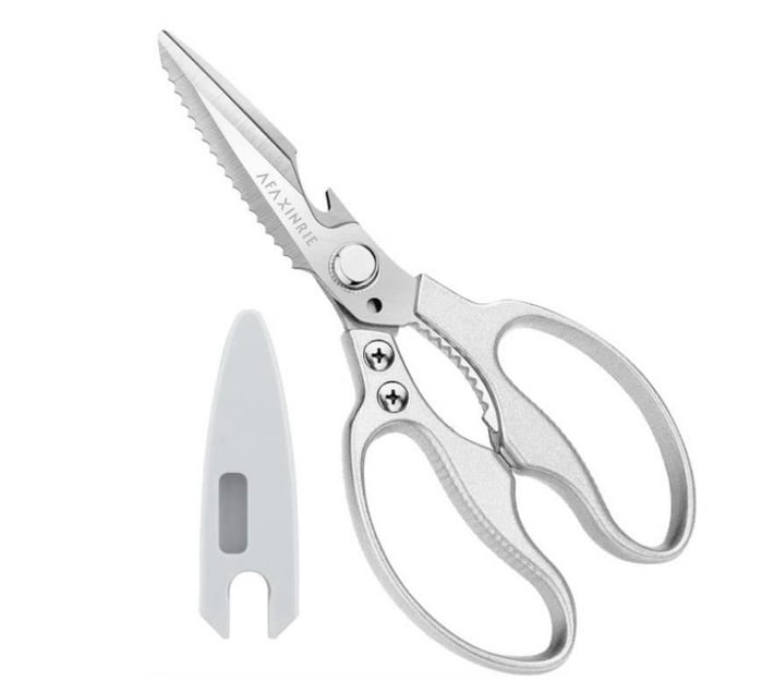 Someone’s in a Makro Heavy Duty Kitchen Shears/Scissors & Blade Guard Mood