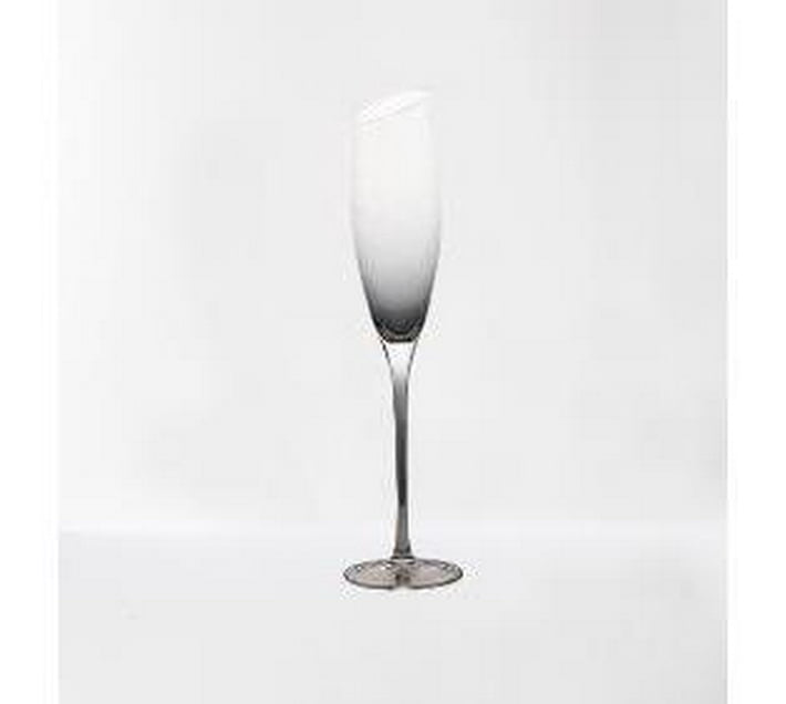 Someone’s in a Makro creative high-end Crystal Champagne glass slanted ...