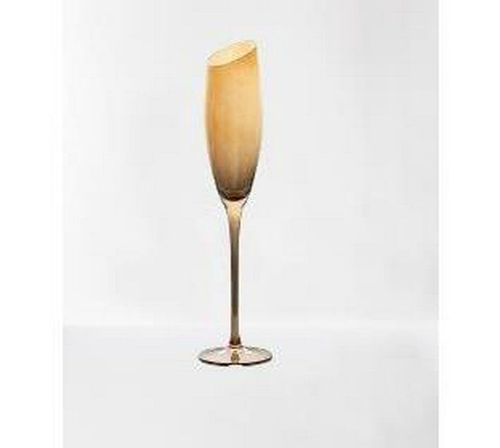 Someone’s in a Makro creative high-end Crystal Champagne glass slanted ...