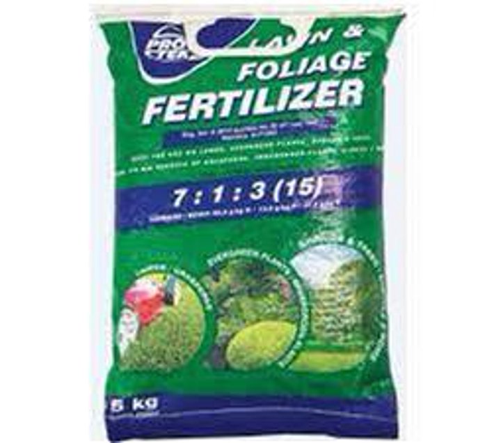 Someone’s in a Makro Protek Lawn & Foliage Fertilizer 5Kg Mood