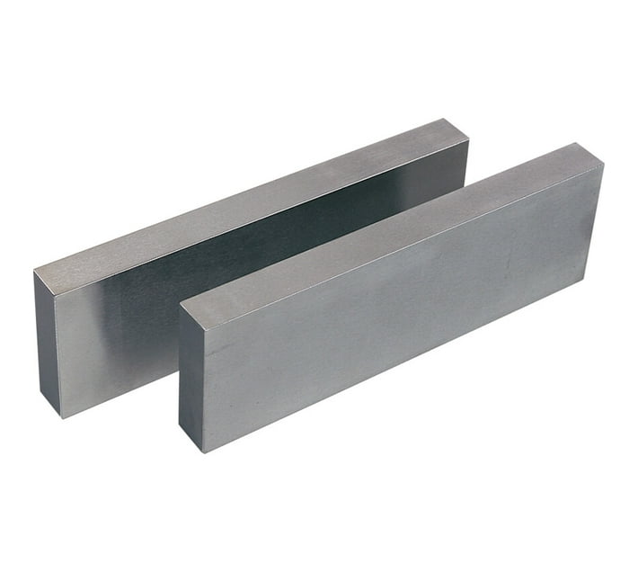 Someone’s in a Makro STEEL PARALLELS FOR OXD3723640K 150x10x28mm (PR) Mood