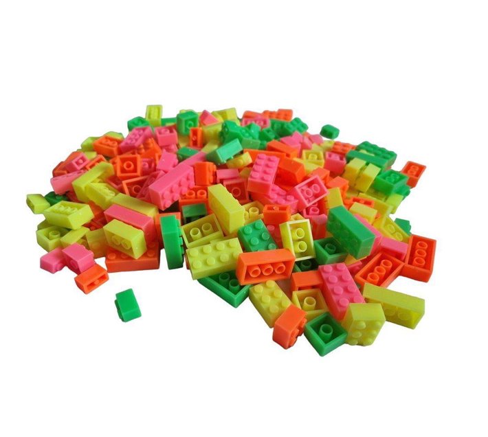 Someone’s in a Makro Building Blocks for Kids - Disco Lumo 500g Mood