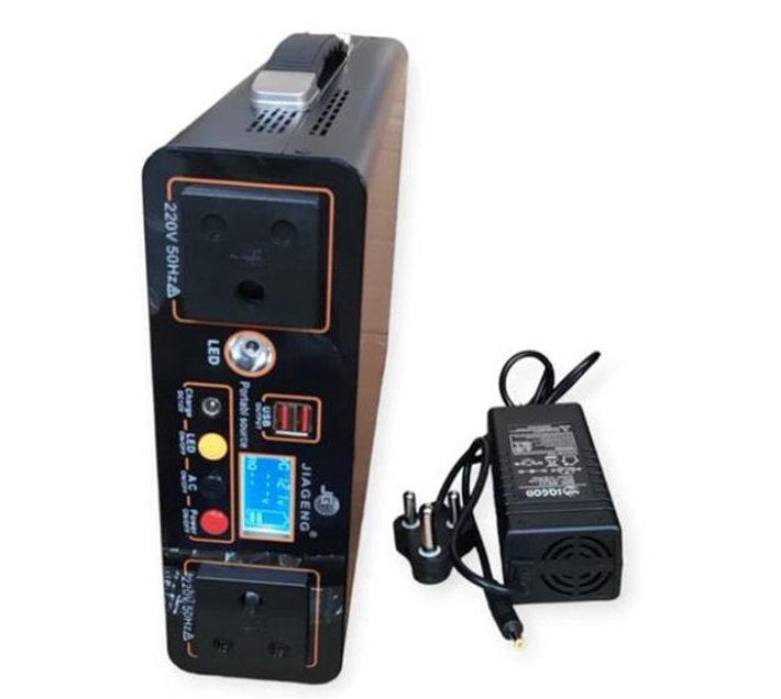 Someone’s in a Makro Line Interactive UPS 300W 256WH 80000mah JG300L Mood