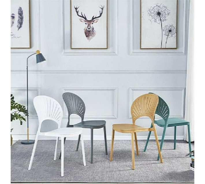 Someone’s in a Makro Smte - Lilly Chair Mood