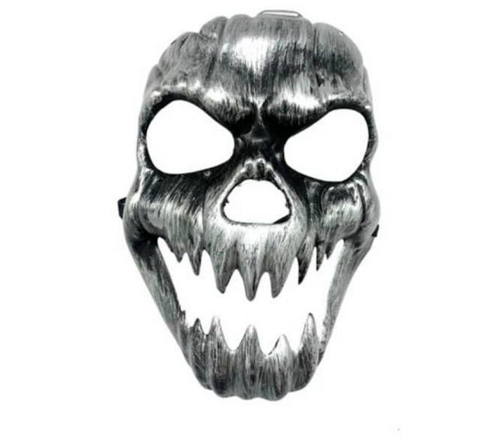 Someone’s in a Makro Iron Skull Mask Mood