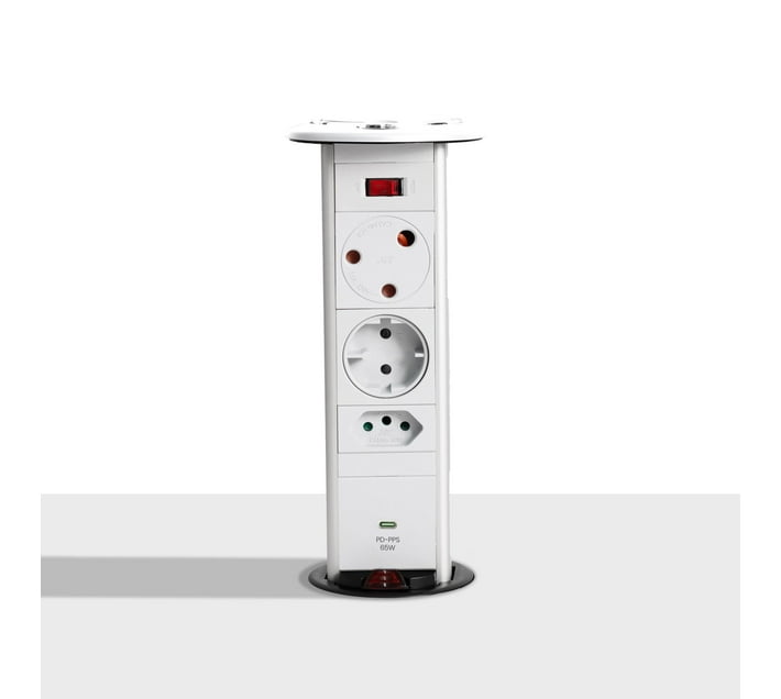 Someone’s in a Makro Powerlogic Powerdock MK465 Pull Up Multiplug with ...