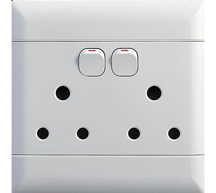 neu 544 12 A C Socket (Pack of 1) | Makro