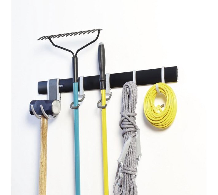 Someone’s in a Makro Track Kit Set Mood