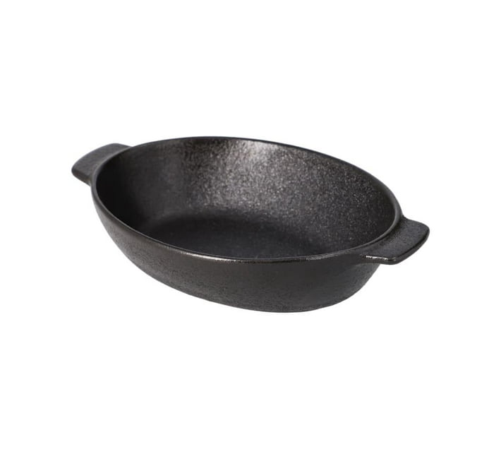 Someone’s in a Makro Oval Baking Pan Mood