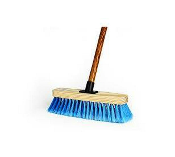 Someone’s in a Makro Basic Wooden Broom Mood