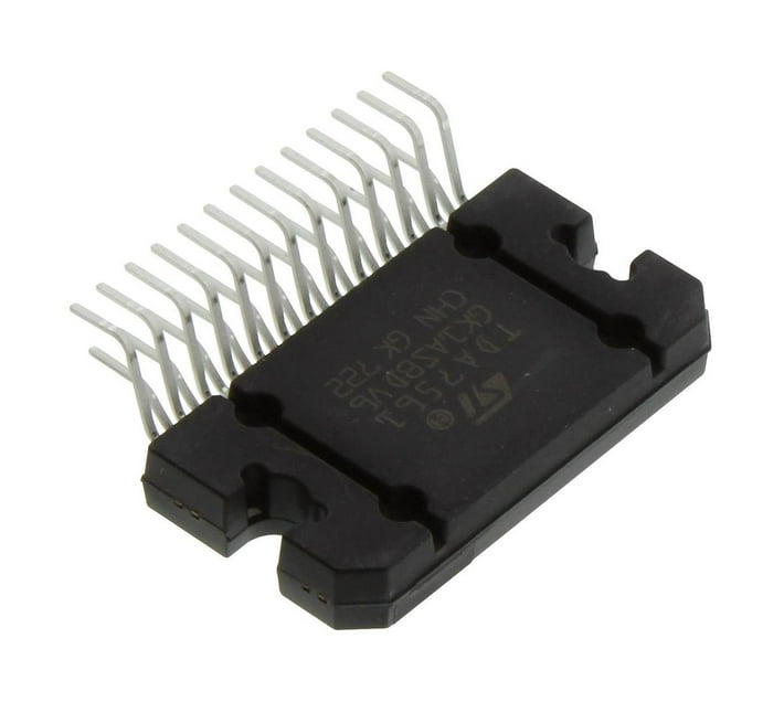 Someone’s in a Makro Stmicroelectronics (TDA7561) Audio Power Amplifier ... Someone’s in a Makro Stmicroelectronics (TDA7561) Audio Power Amplifier ...
