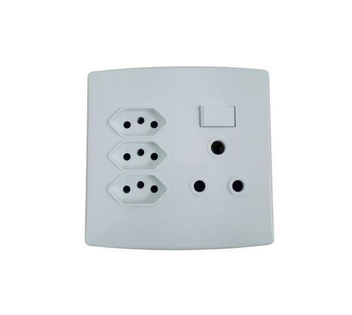 Someone’s in a Makro P .Piper 4 x 4 Single 3 Pin +3x2 Pin Socket White ...