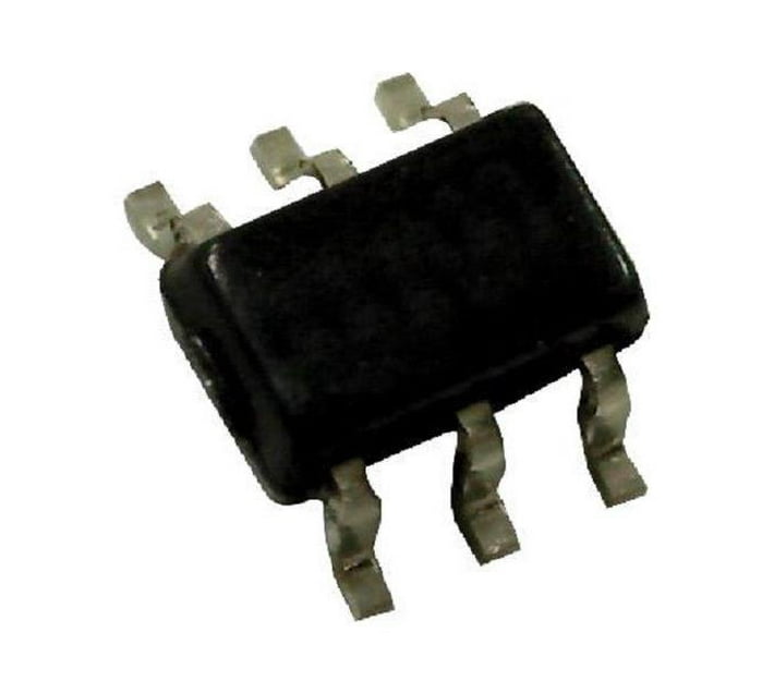 Someone’s in a Makro Analog Devices (MAX998EUT+T) Analogue Comparator ...