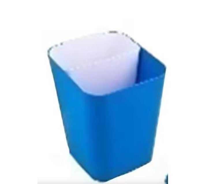 Someone’s in a Makro Kleaner Plastic Dustbin 8L Mood